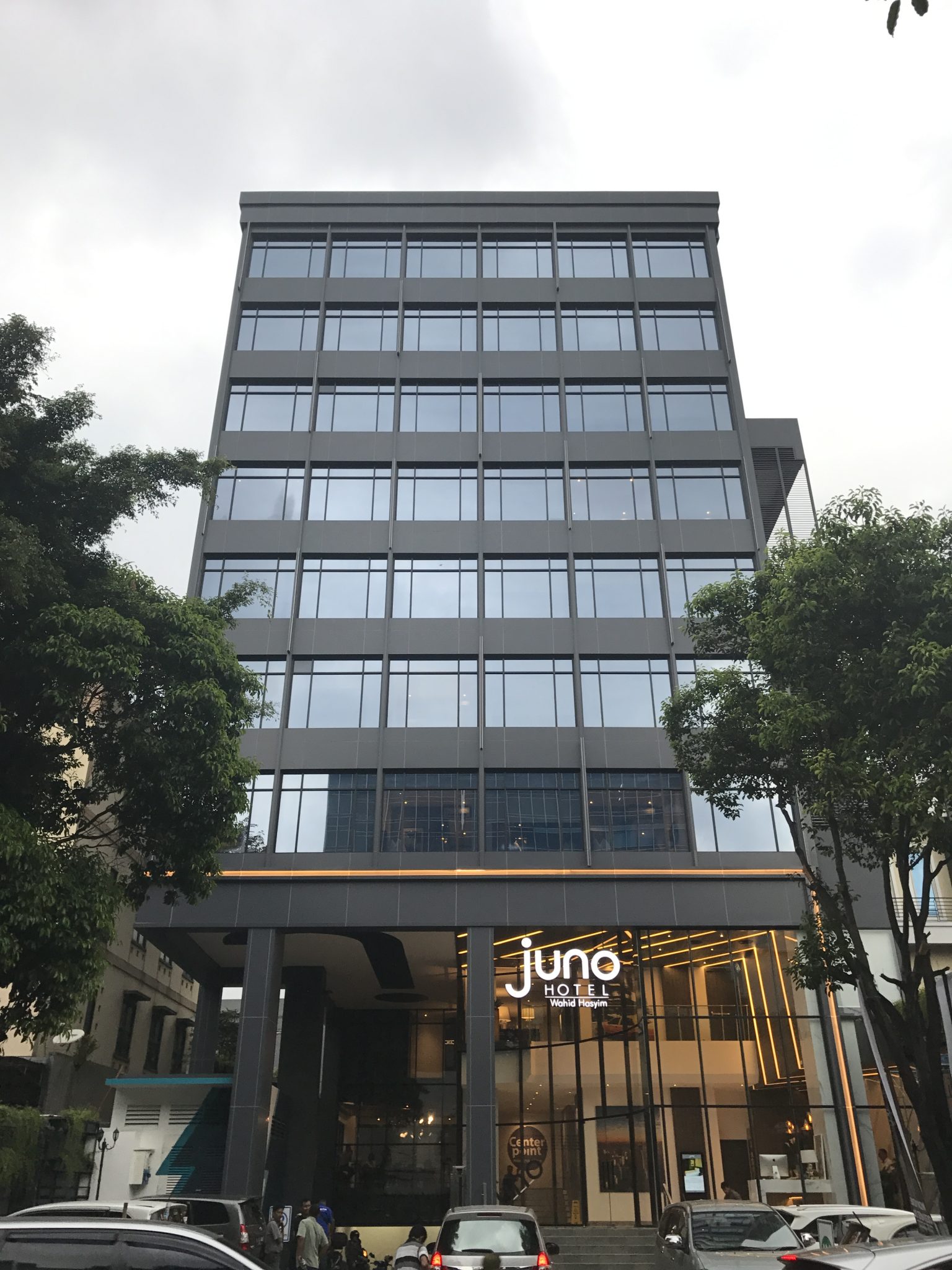 Juno Hotel, Experience Simple Comfort Near Pasar Tanah Abang
