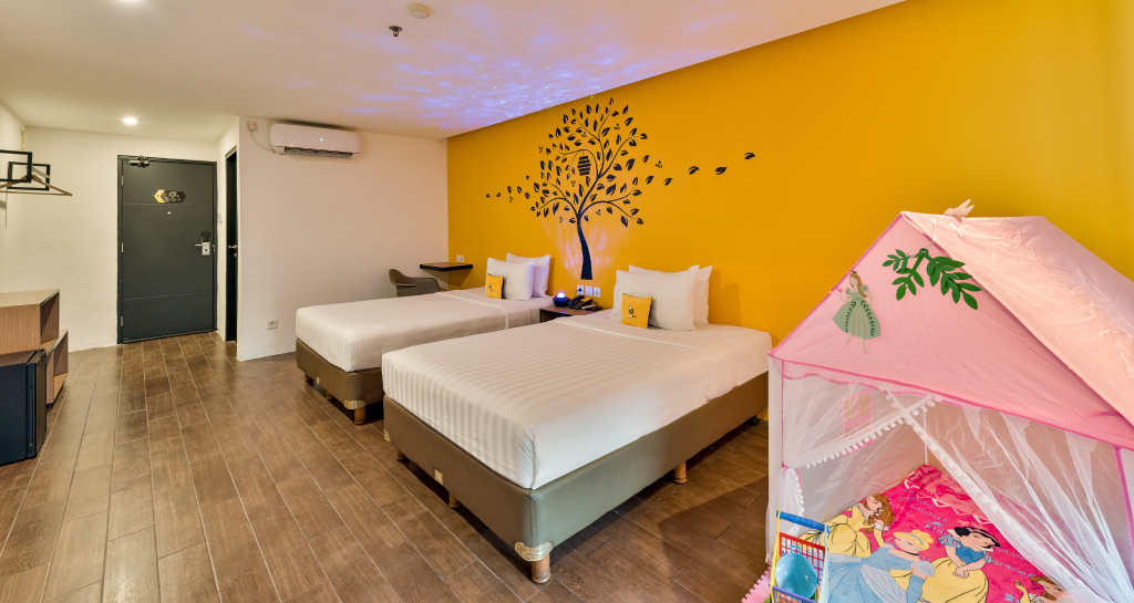 Family Bedroom for 2 People - Yellow Bee Hotel Tangerang