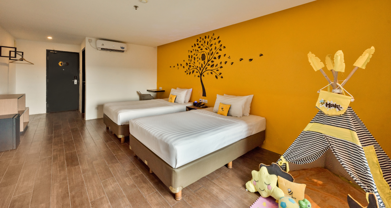 Family Bedroom for 2 People - Yellow Bee Hotel Tangerang