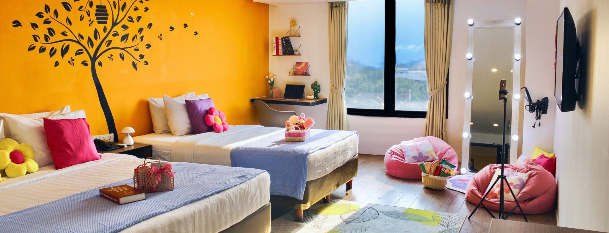 Yellow Bee Hotel Tangerang, Spacious Rooms Near Toll Road