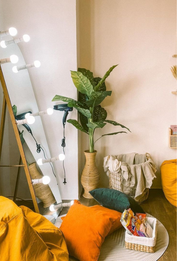 Yellow Bee Hotel Tangerang, Spacious Rooms Near Toll Road