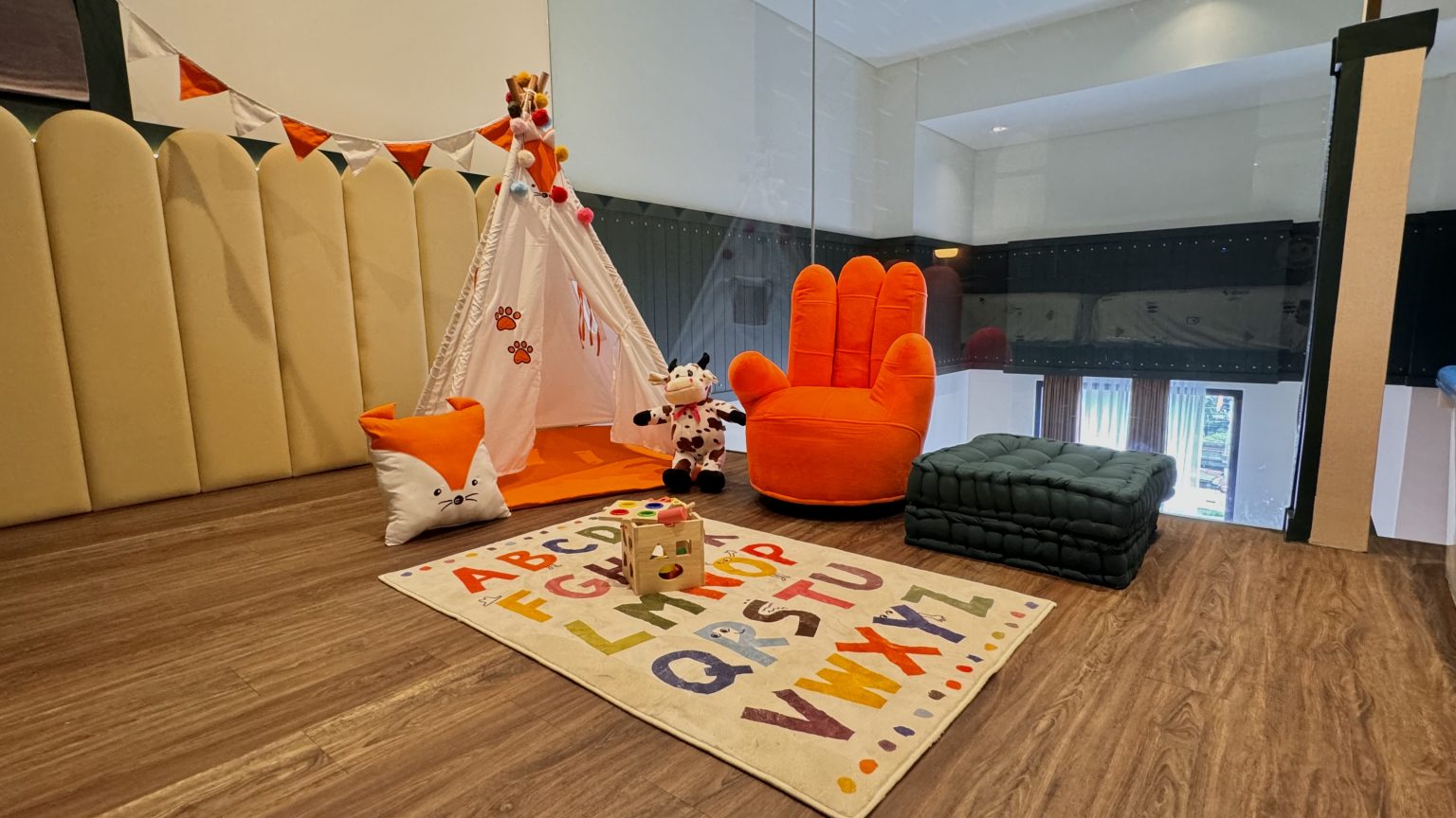 Kamar Hotel Family Loft untuk 4 Orang - Ashley Hotel Tugu Tani